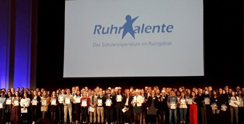 Diyar Hasso erhält Schülerstipendium als „Ruhrtalent” Zurück zur Übersicht | Fichte-Gymnasium